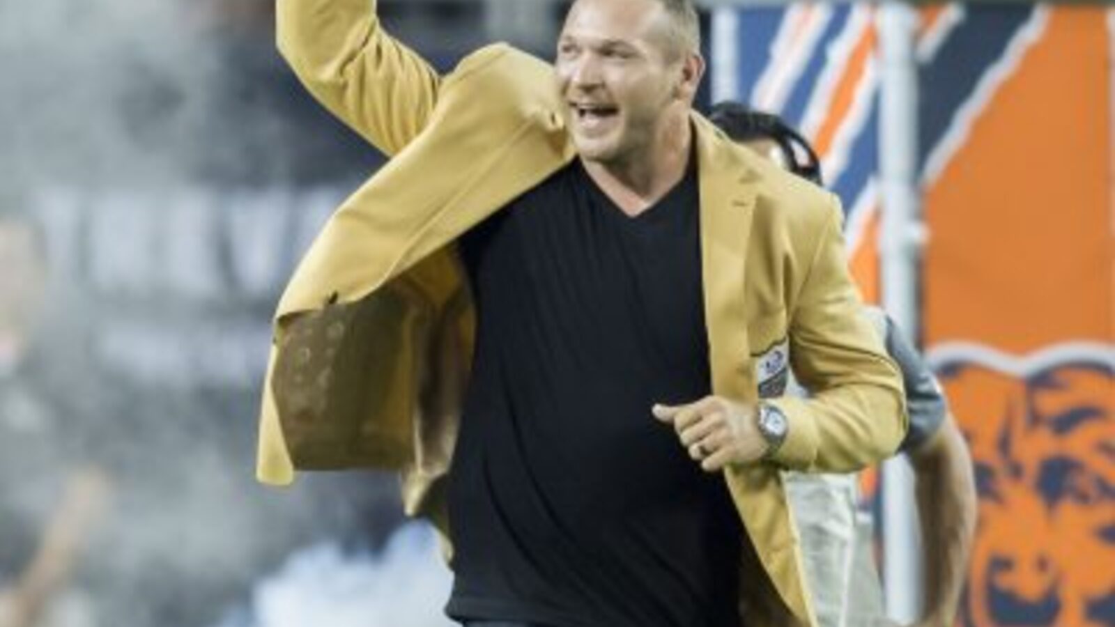 Brian Urlacher has some strong thoughts on Indiana stadium decision