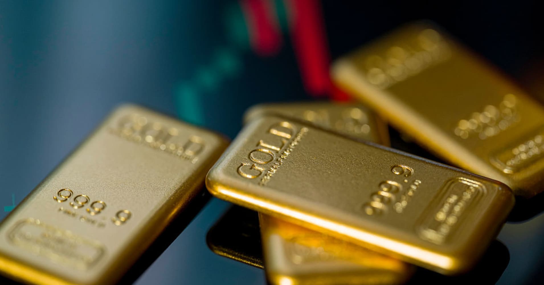 Gold slumps to 6-month low even as inflation fears rise. Here's why ...