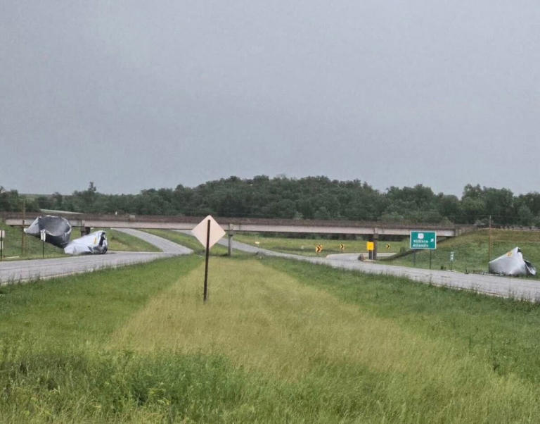 Thousands lose power as severe storms strike eastern Nebraska, western Iowa
