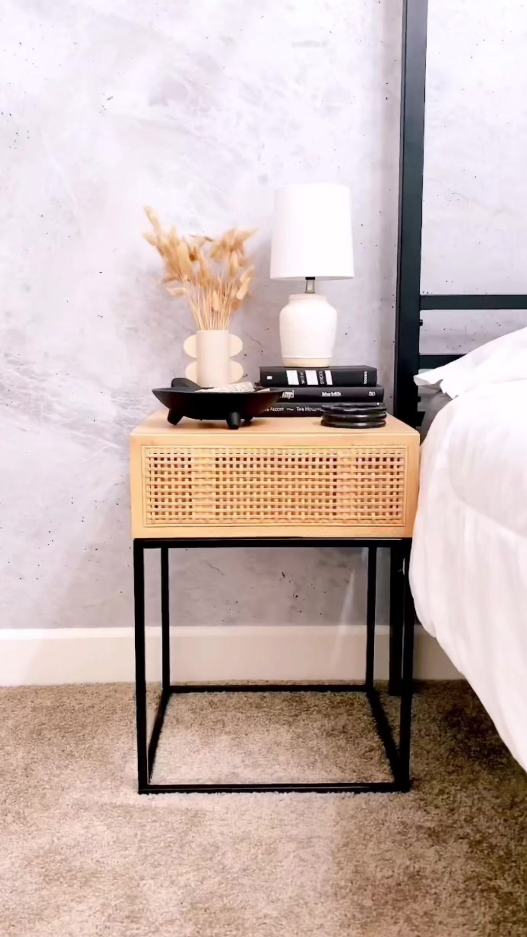 DIY WallBlush wallpaper: Manhattan style step by step