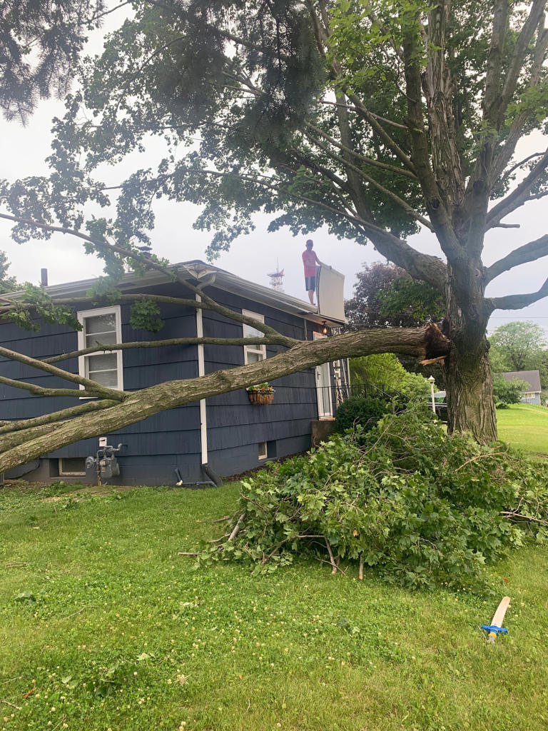 Gallery: Wednesday’s strong winds, power outages across eastern Iowa