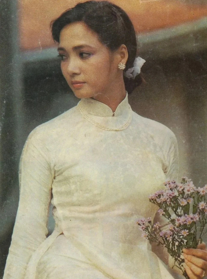 Mỹ nhân Hà thành trẻ nhất được phong NSND, hơn 30 năm hôn nhân chưa mặc ...