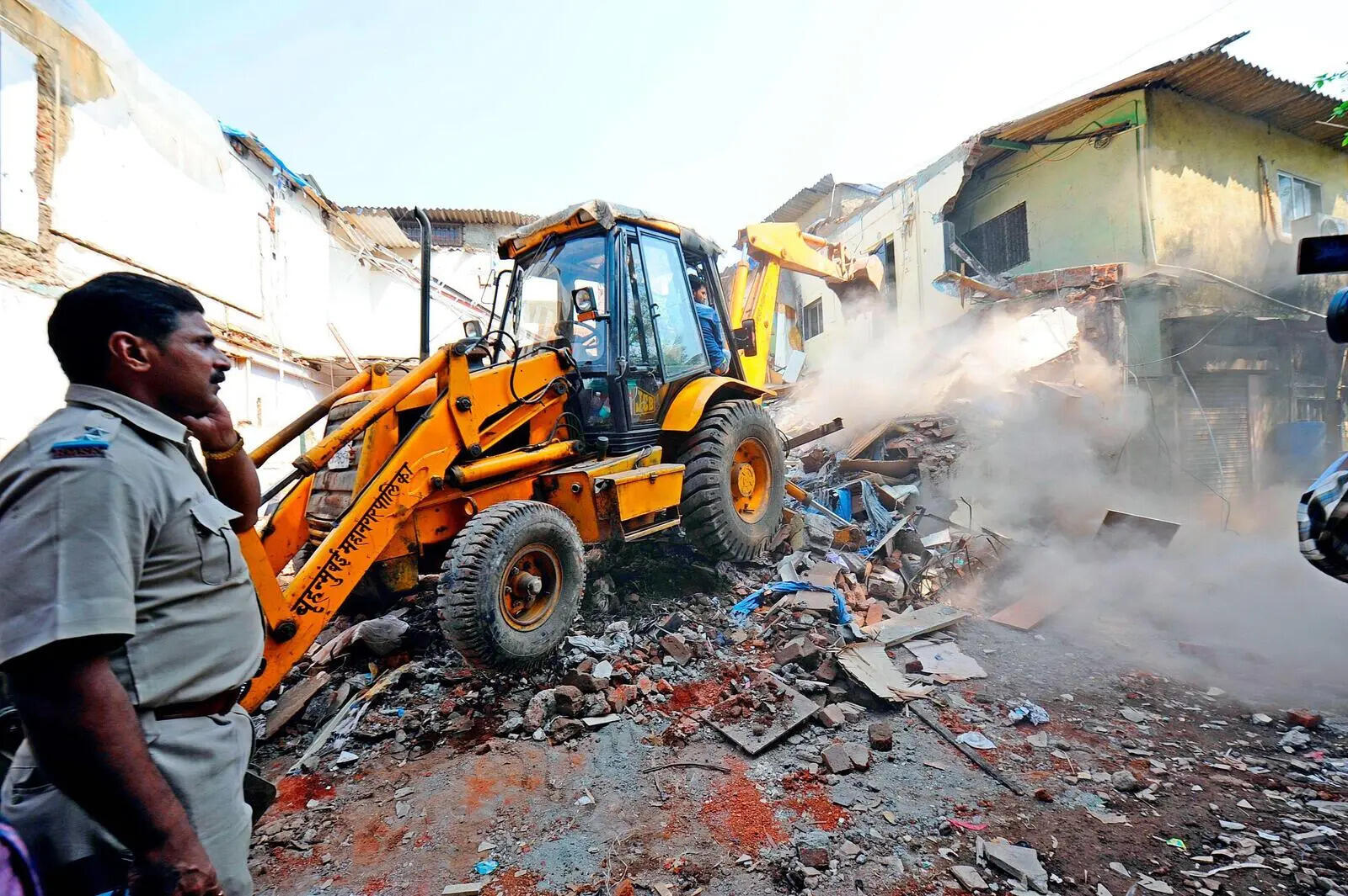 Mumbai suburban collector’s office razes 220 illegal godowns on 14-acre ...