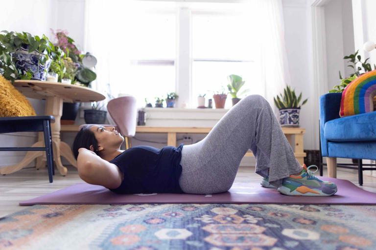 How many crunches should you be able to do without stopping?