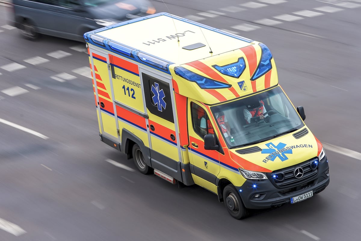 Kind (9) von Auto angefahren und schwer verletzt