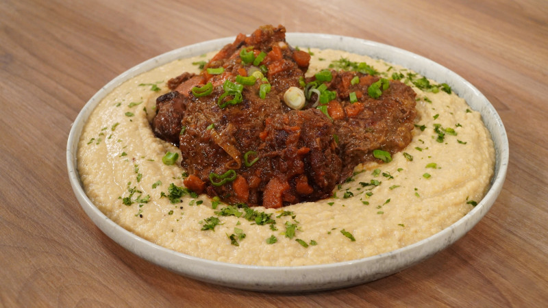 Exquisitas arañitas a la cacerola con hummus de cebolla