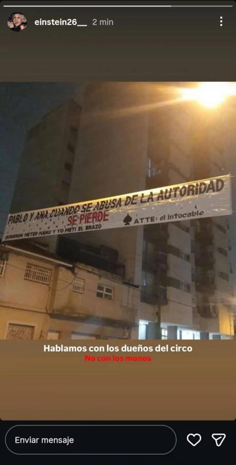 Un alumno colgó un pasacalles con graves amenazas en la puerta de su ...