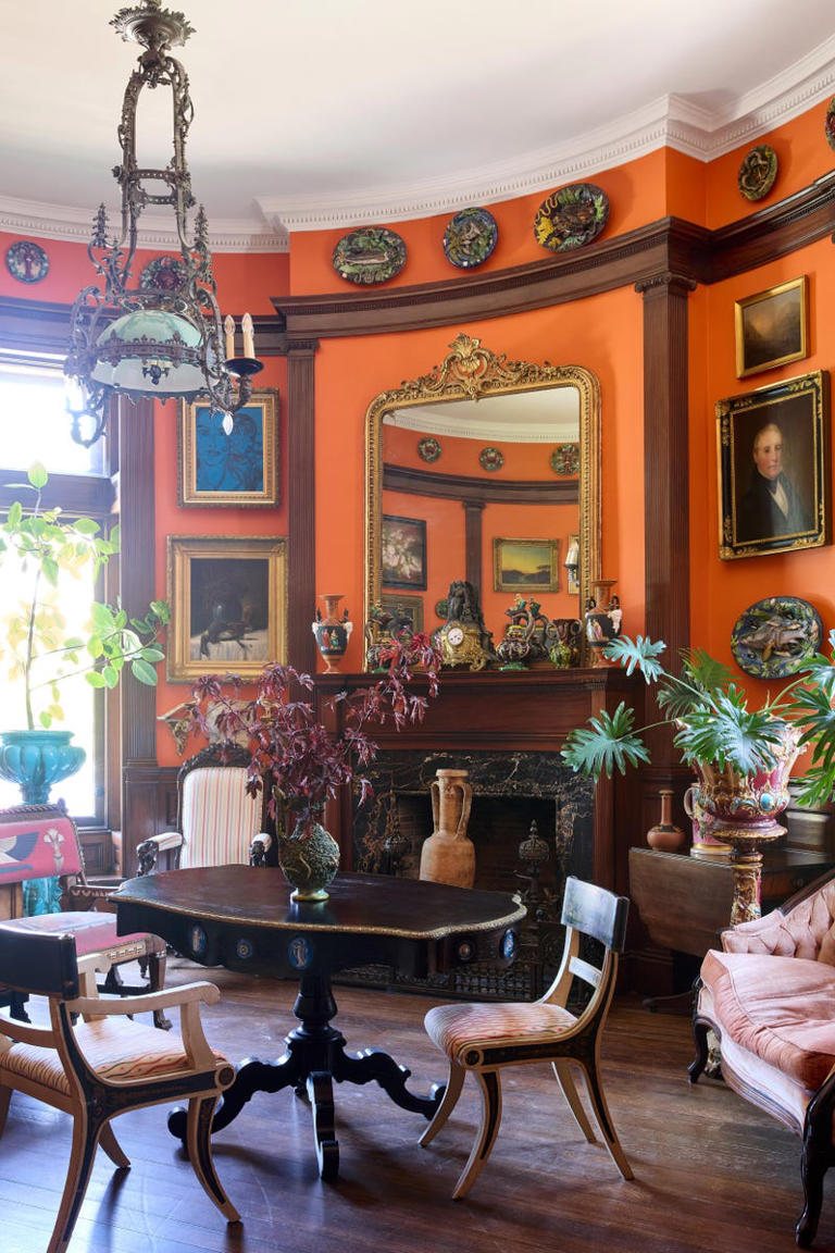 Artist Hunt Slonem’s 1880s chateau is filled with bold color, antiques ...