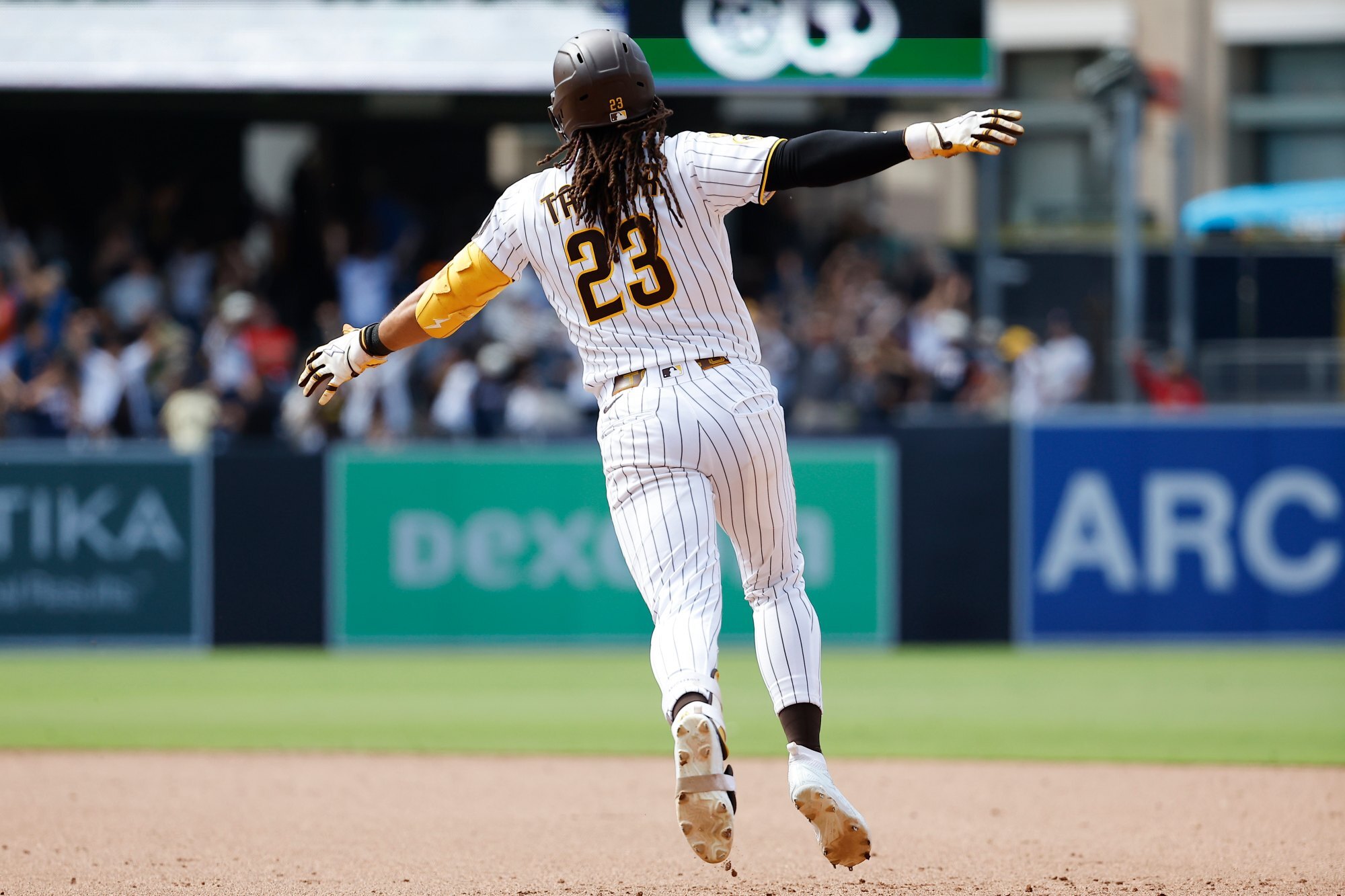 Fernando Tatis Jr.’s walk-off homer gives Padres series win over Reds