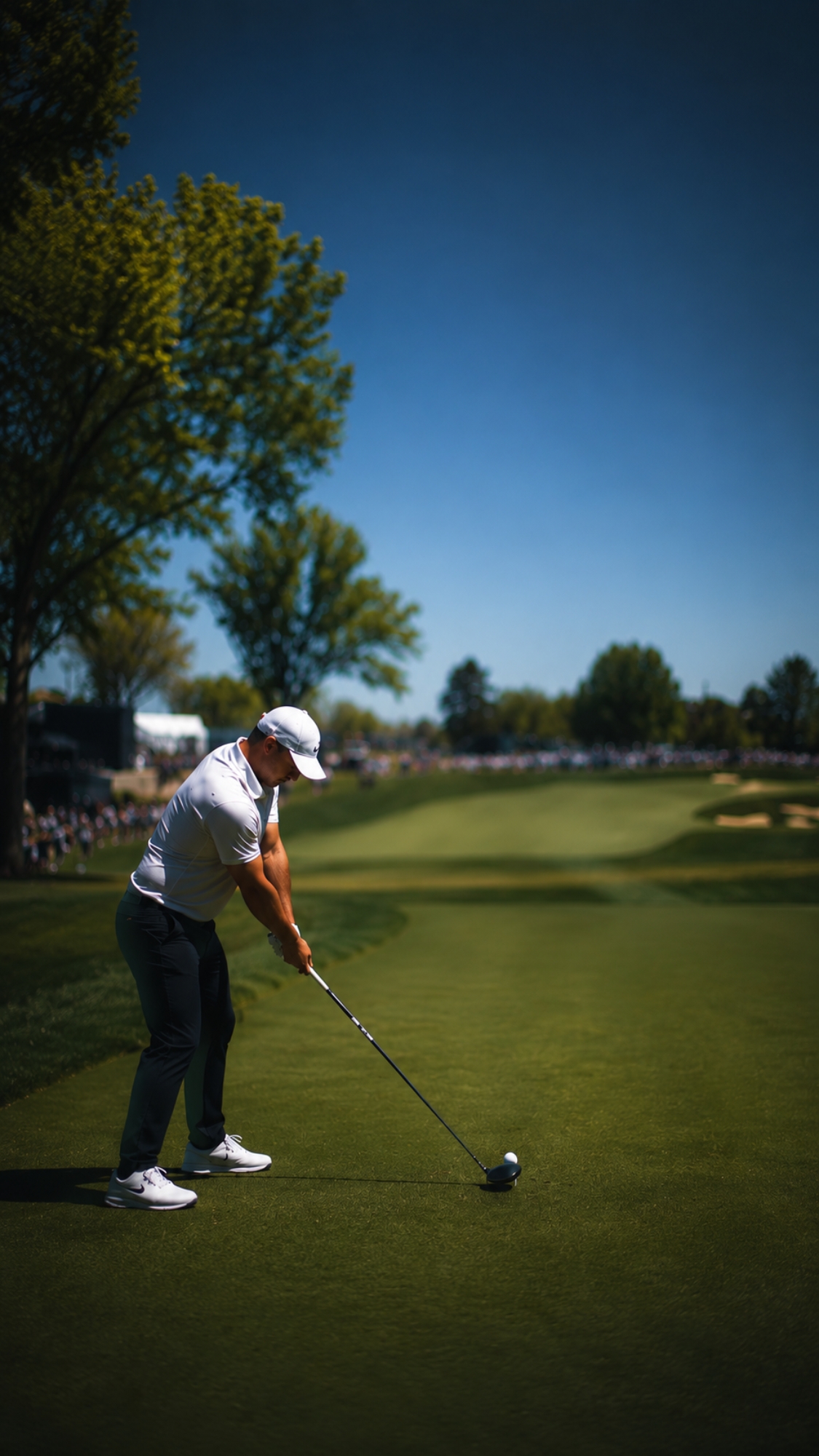 Rory McIlroy stuns fans with 370-yard drive to the green