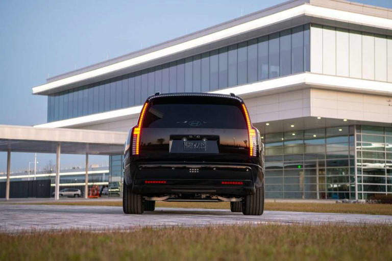 Hyundai IONIQ 9 Calligraphy Black Ink: caratteristiche, autonomia e ...