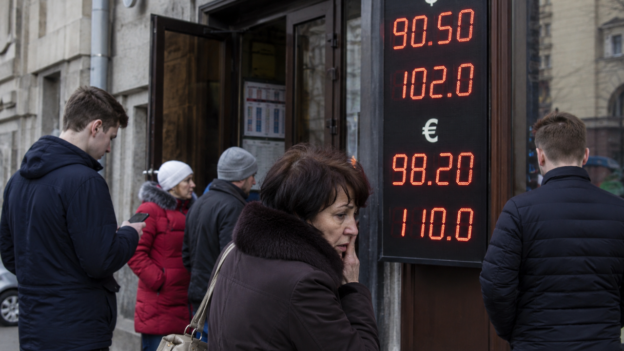 Russia's economy collapsing: Finance officials warn Putin it's unaffordable