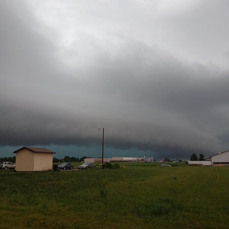 GALLARY: Storm photos and power updates for today