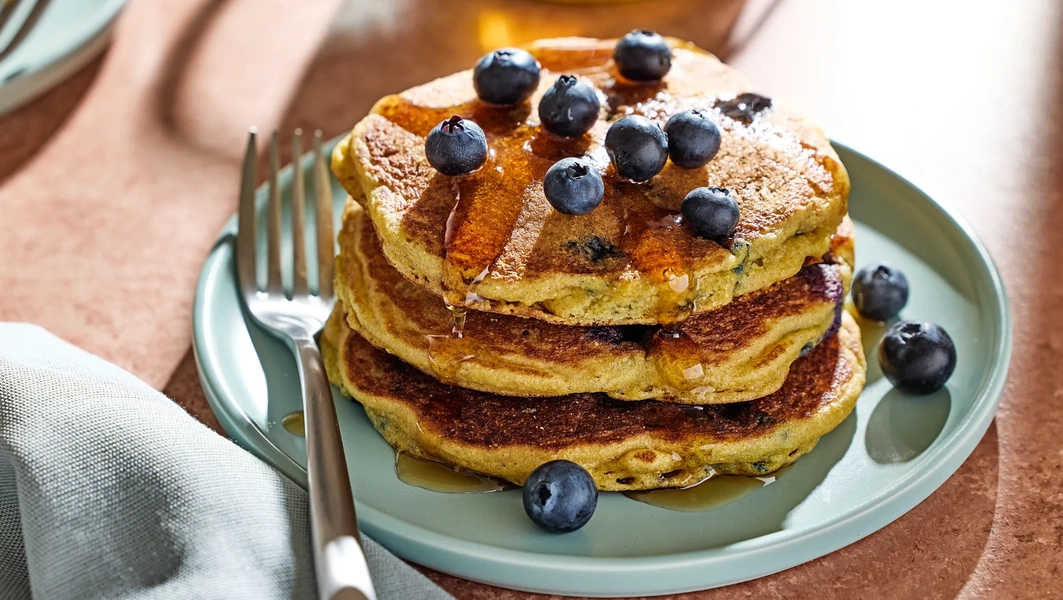 Techniques and toppings for perfect fluffy pancakes