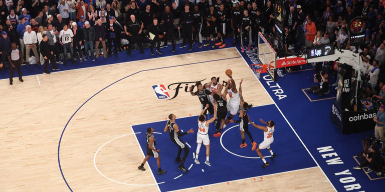 'Right hand of God': Everyone's talking about that Knicks game-winner