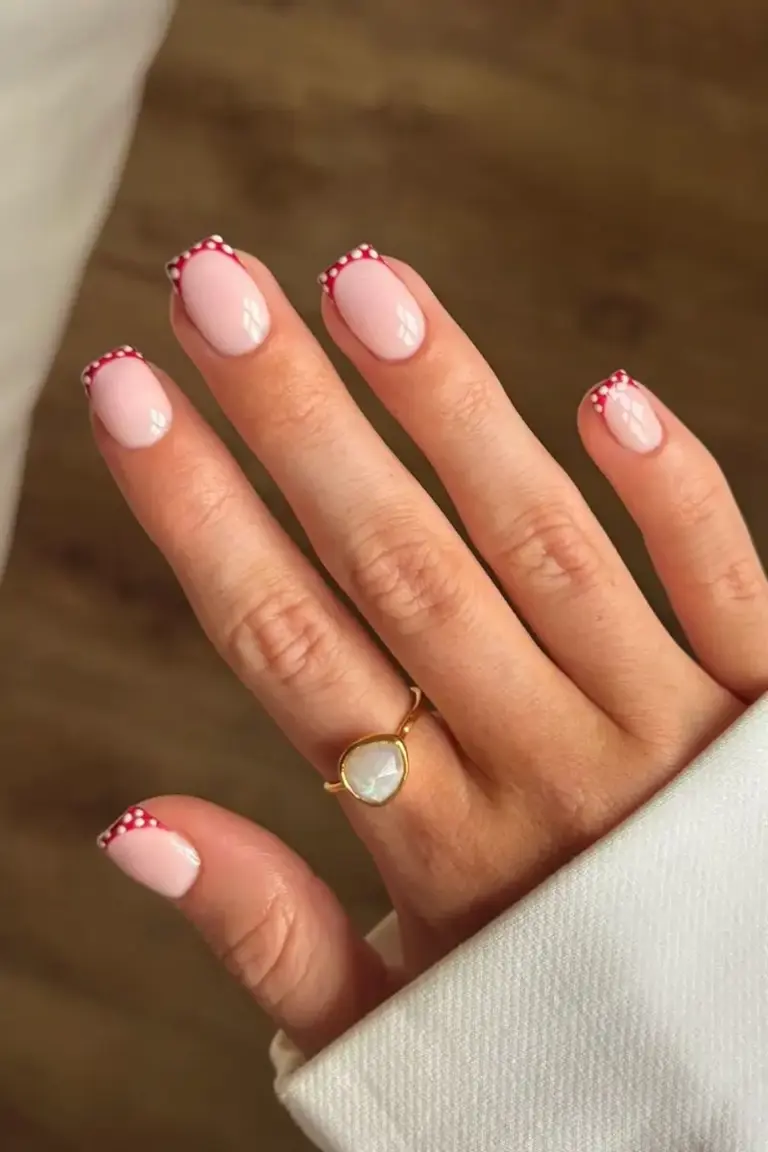Los colores para una manicura francesa original y tendencia