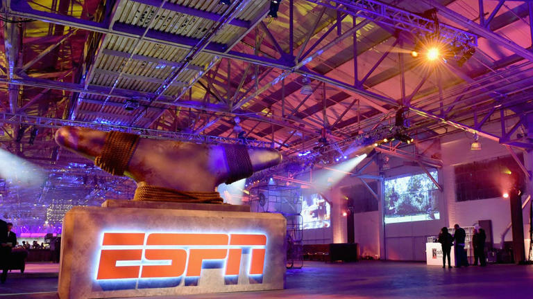 ESPN crew criticized for ignoring De'Aaron Fox's costly mistake in NBA ...