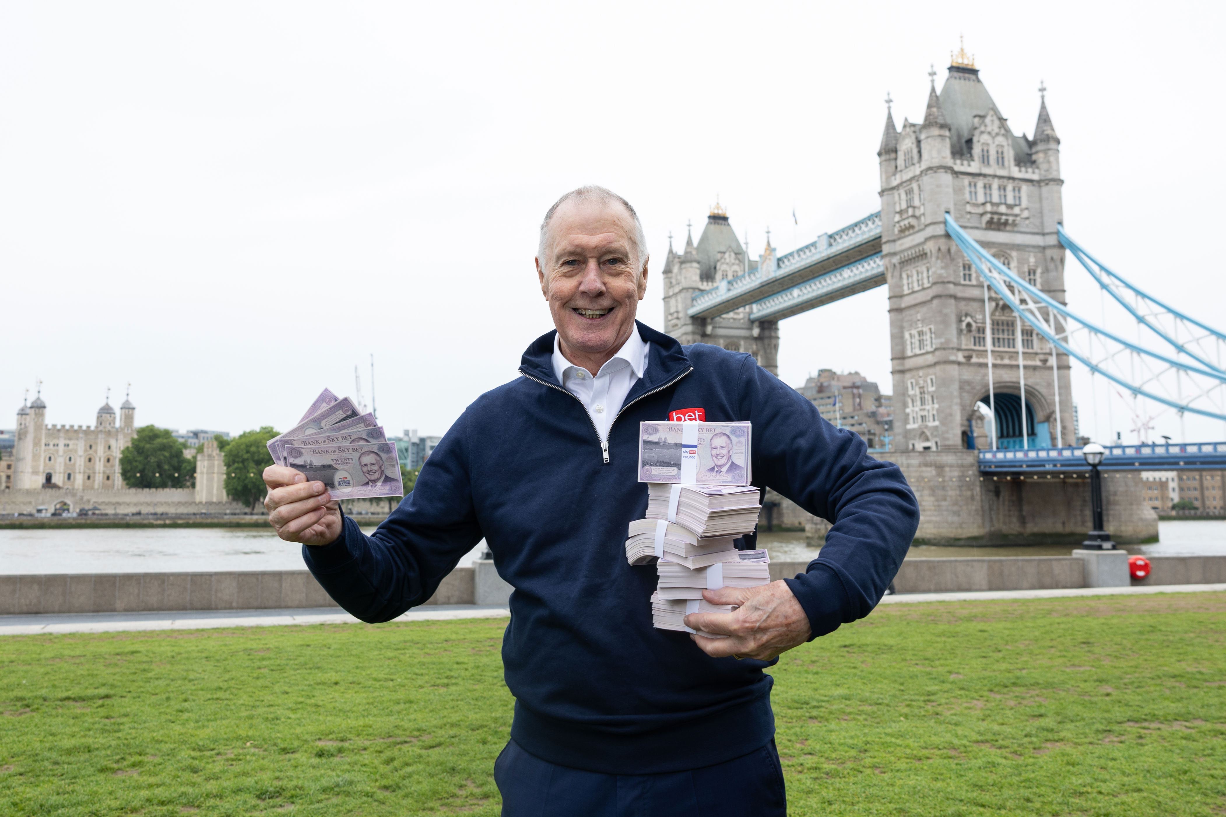 Sir Geoff Hurst identifies Alan Shearer as his closest stylistic match ...