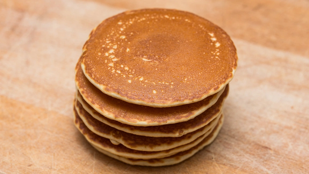 Techniques and toppings for perfect fluffy pancakes