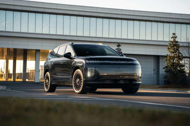 Hyundai IONIQ 9 Calligraphy Black Ink: caratteristiche, autonomia e ...