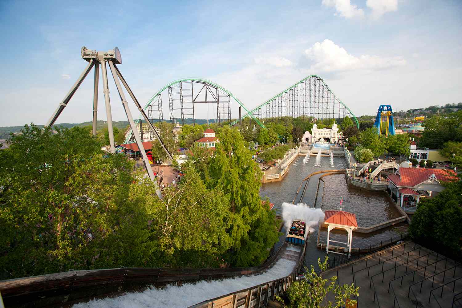 This amusement park just announced strict chaperone policy for teens of ...