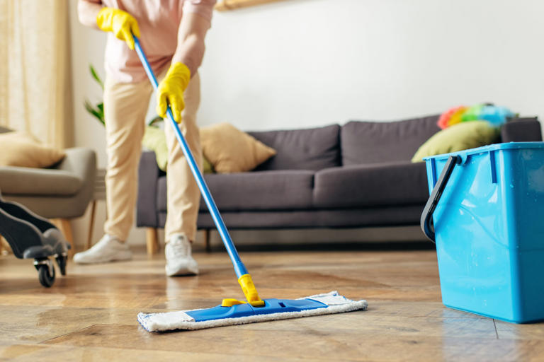 Adiós a guardar el trapo de piso mojado: advierten que es lo peor que ...