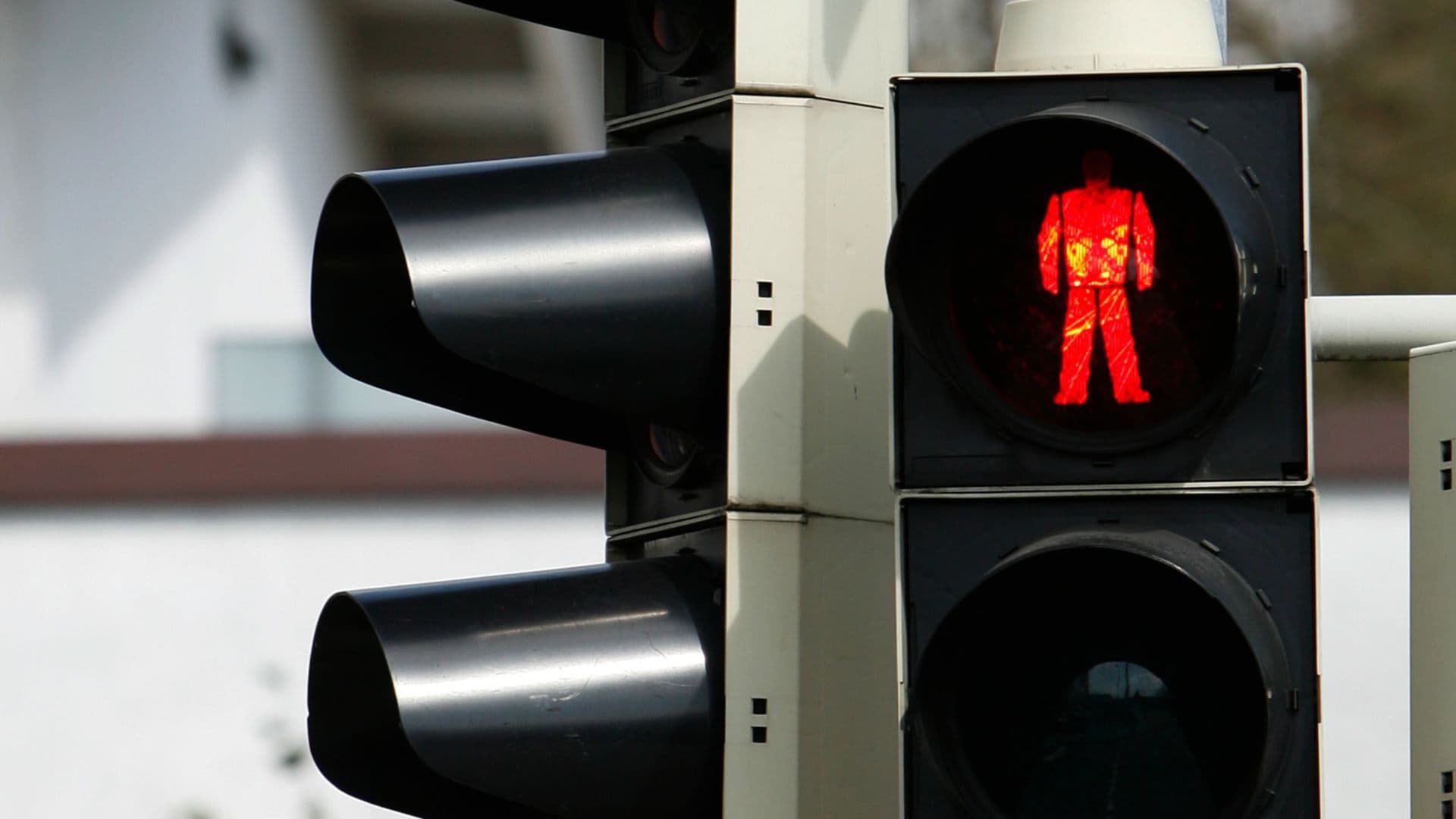 10-jähriger verletzt: Bei Rot über Ampel - Autofahrerin erfasst Kind