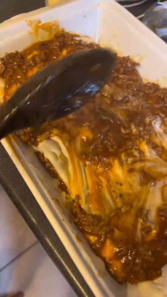 Making lasagne with the kids at home