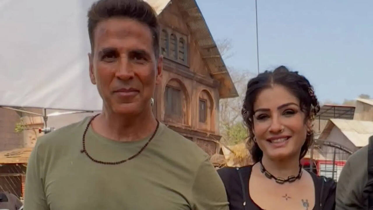 Akshay Kumar remembers Raveena Tandon changing in the generator van ...