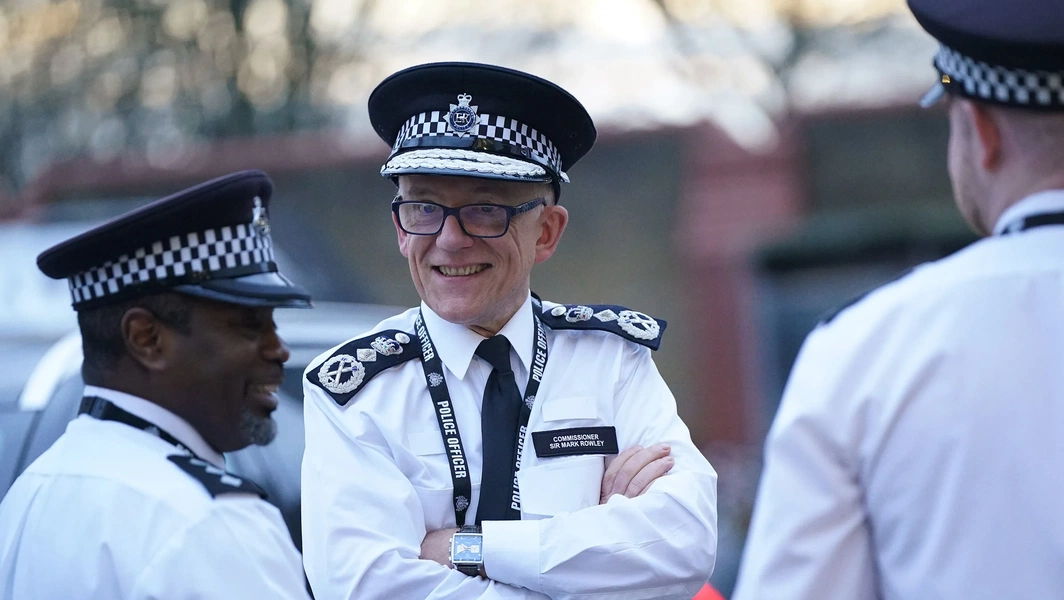 Cricket-trained dad helps save girl from London window fall