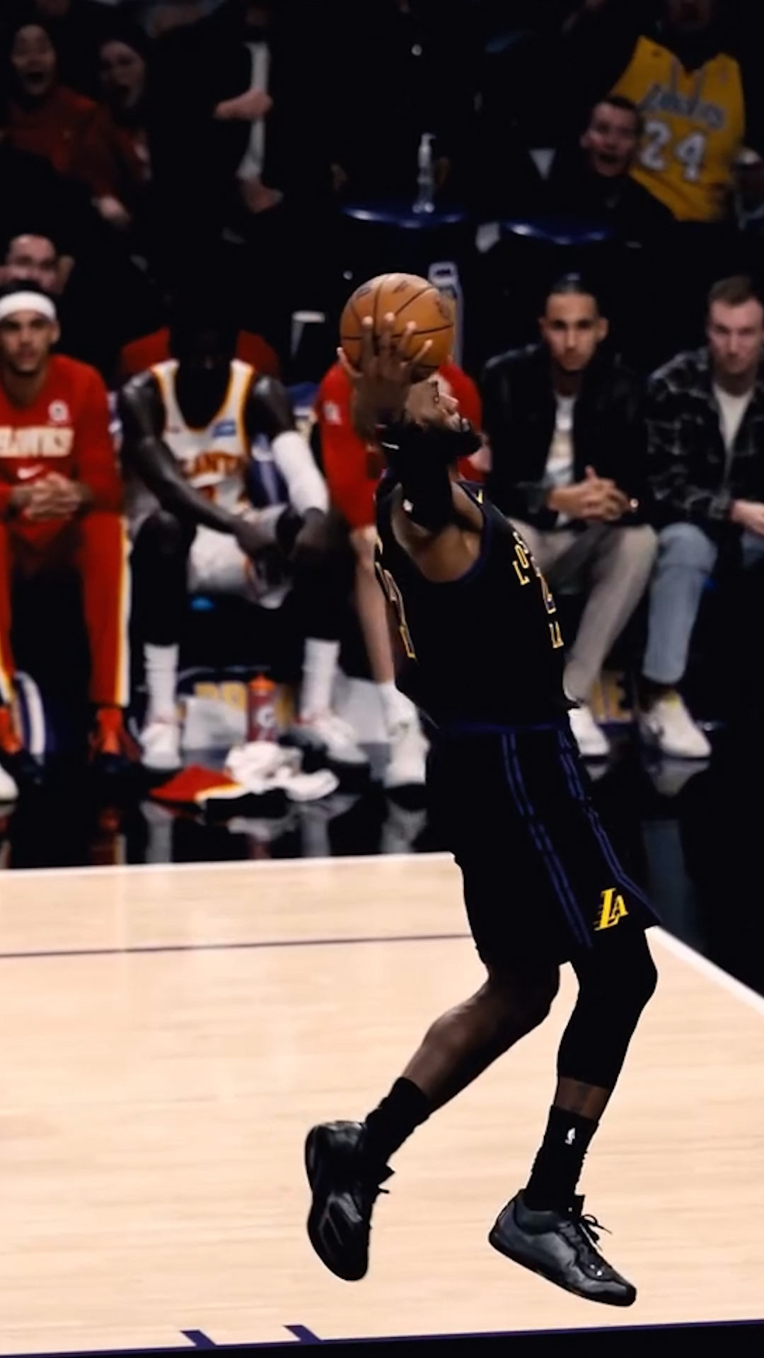 LeBron James’ cold buckets and dunks bring back Michael Jordan memories