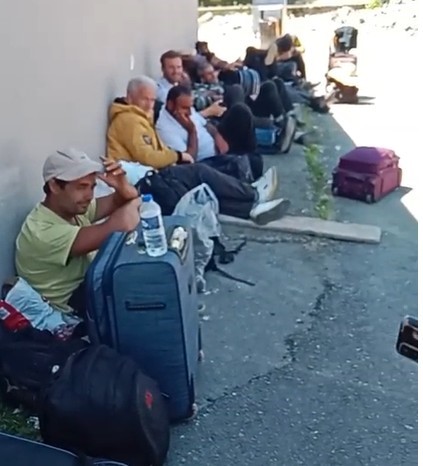 Çay toplamak için İran’dan Rize’ye getirilen yabancı işçilerin ...