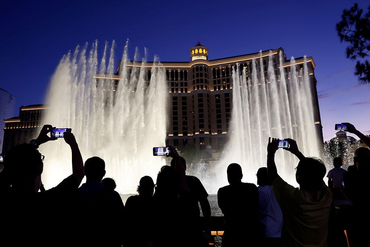 Day of the week when last-minute hotel booking prices drop by 40%