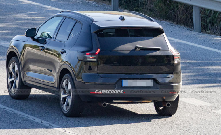 Volvo’s decade-old XC40 spied testing yet another facelift