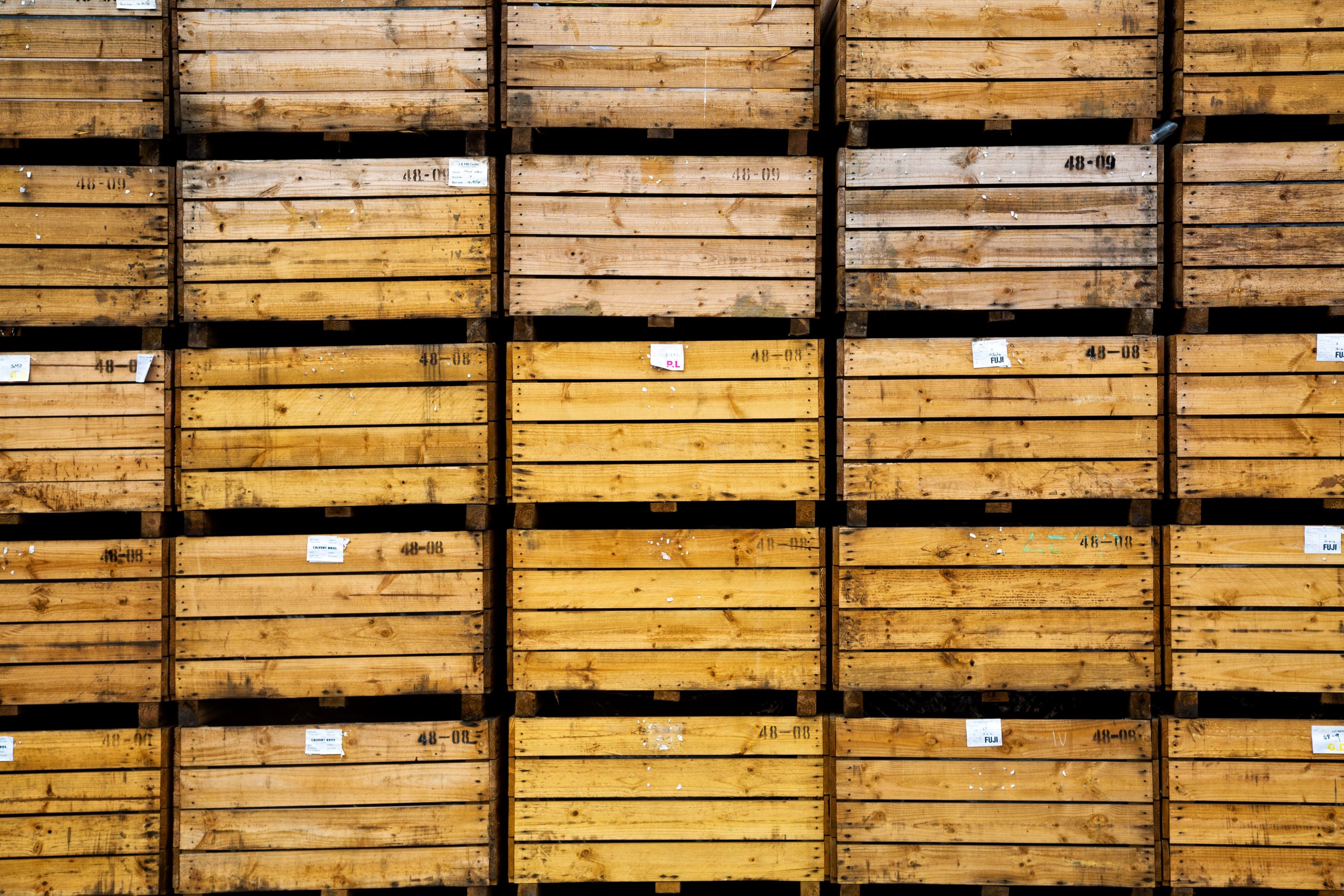 24 old wooden crates and boxes in garages that interior designers are ...