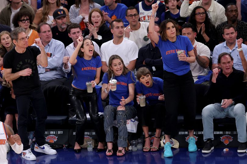 Kylie Jenner hesitant as she runs into Taylor Swift at Knicks game