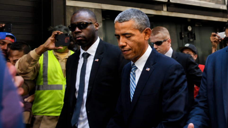 How People React to a Barack Obama Look Alike?