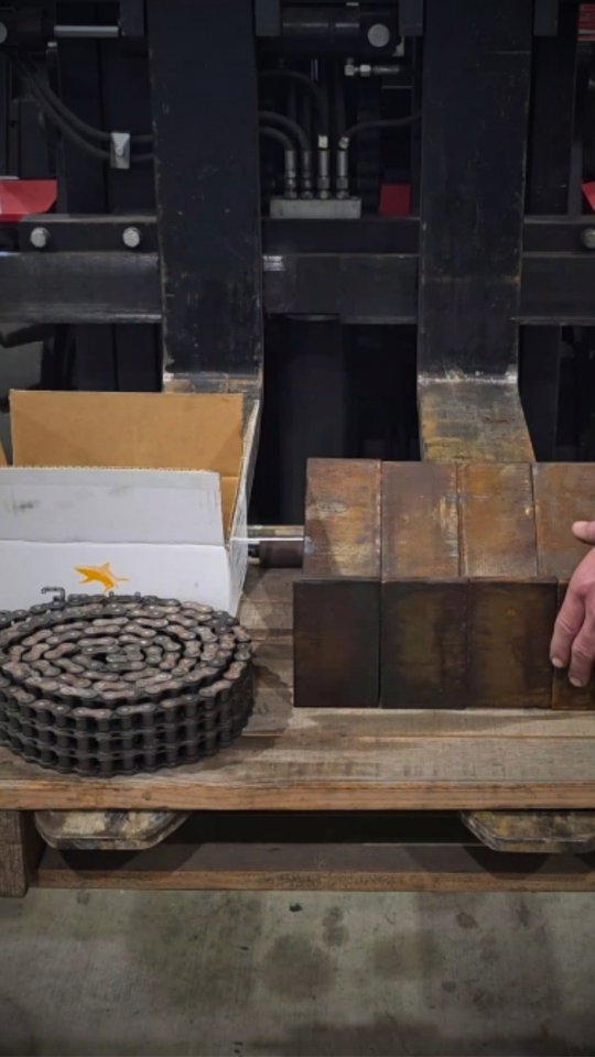 Heavy-duty chain clamp vices for milling
