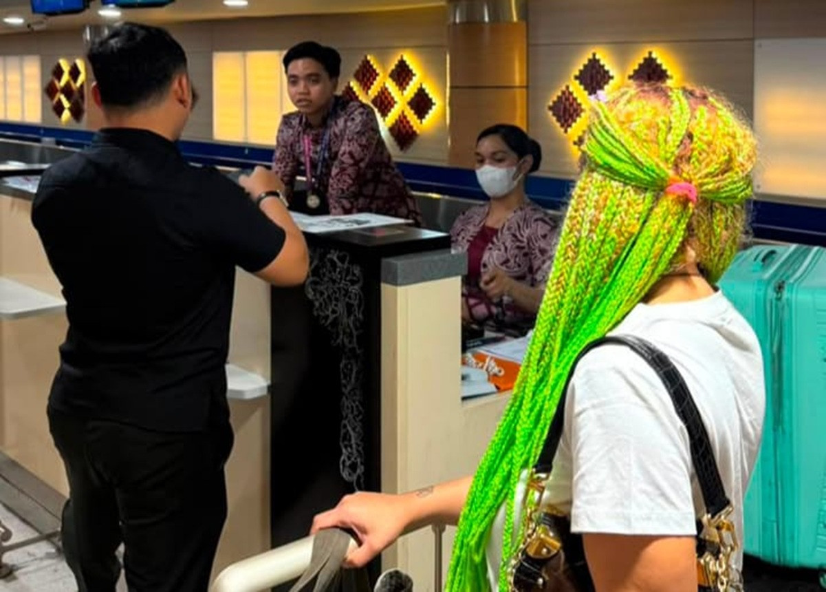 Duh, cewek Arab bikin onar di bandara Bali gegara overstay, imigrasi ...