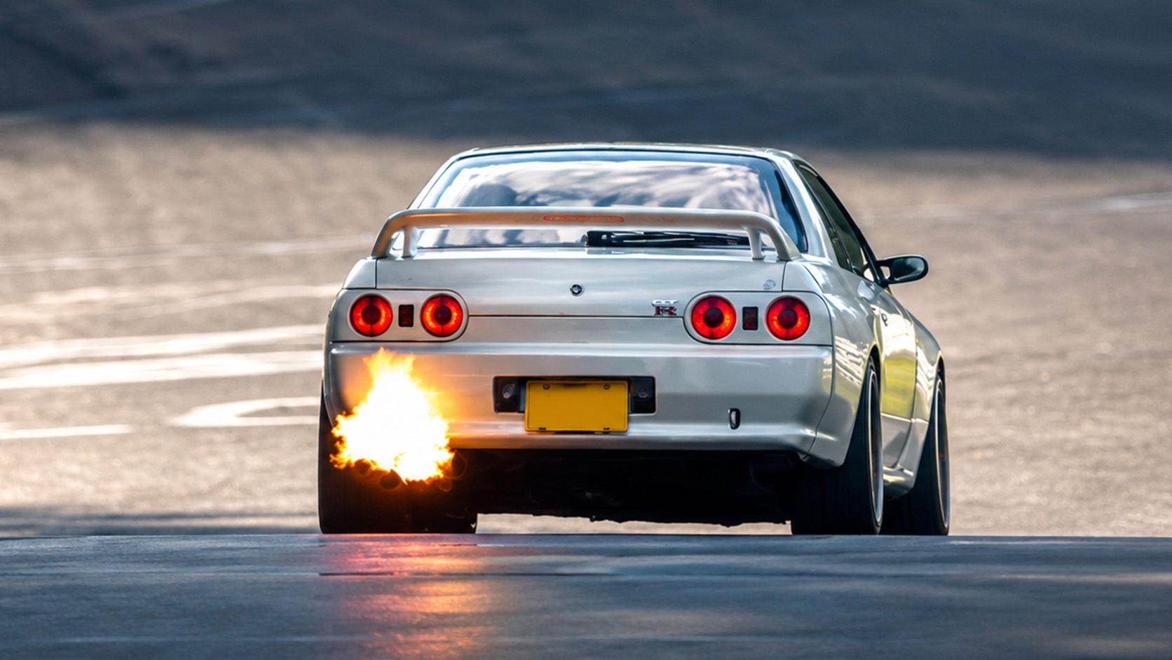 Nissan GT-R shoots flames while charging into a corner at high speed