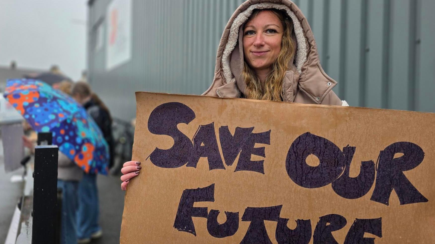 Paper plant closure fears spark community protest