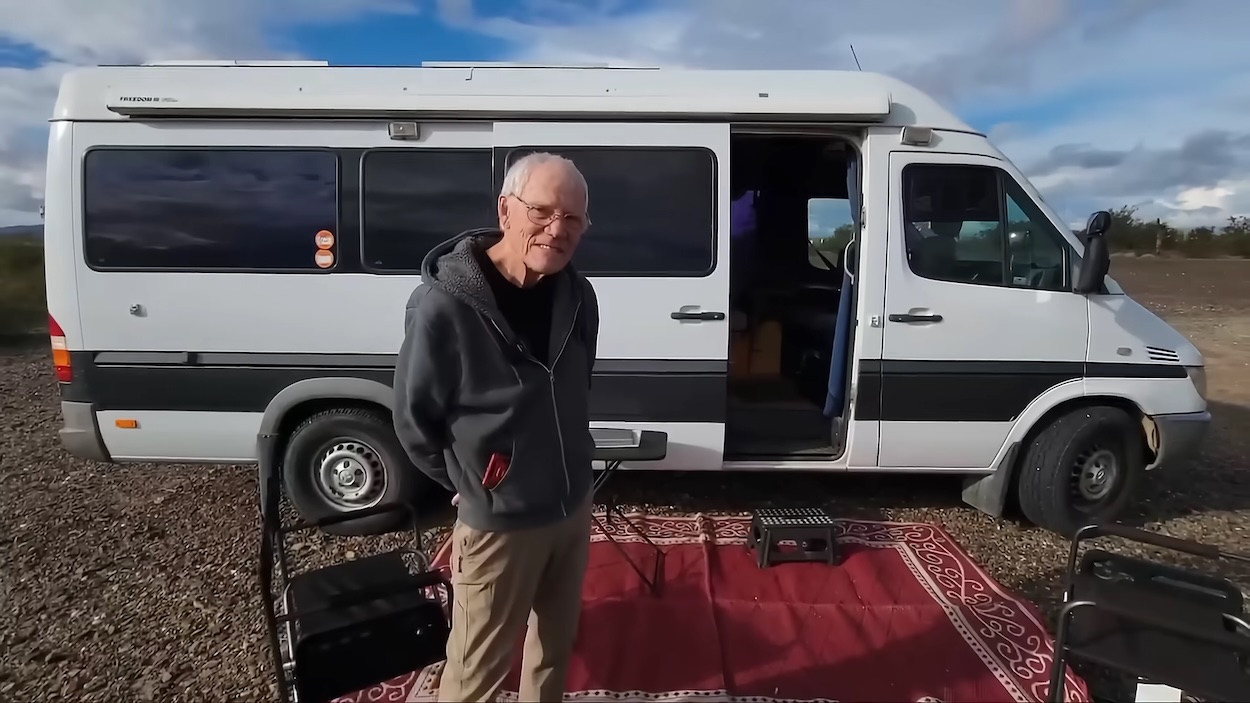 Talented elderly US man lives in his 2003 Mercedes-Benz Sprinter T1N ...