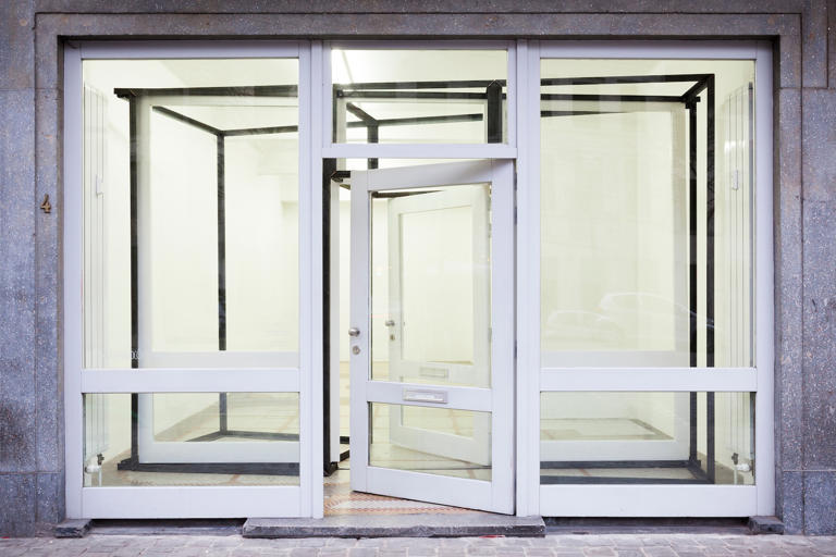 Dépendence, Iconoclast Brussels Gallery, to close