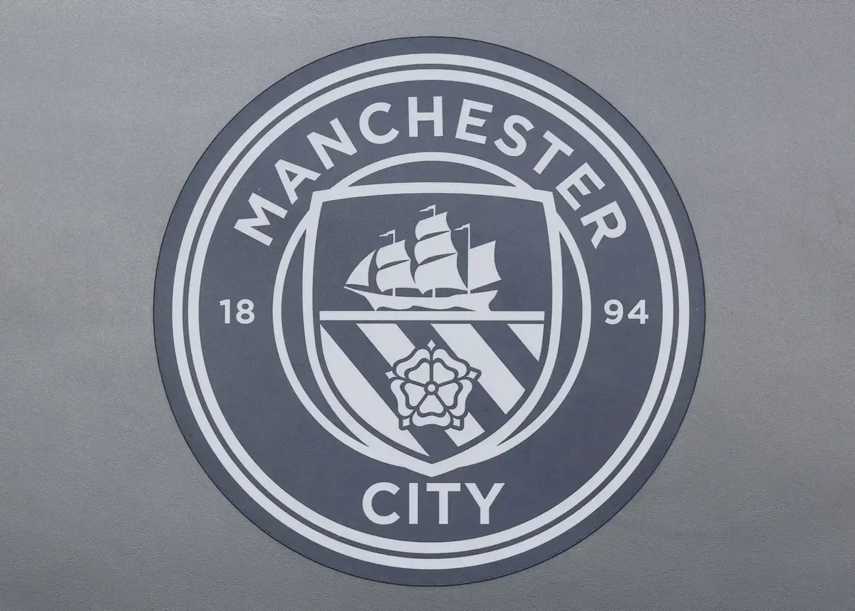 Manchester City agree deal for former Liverpool defender