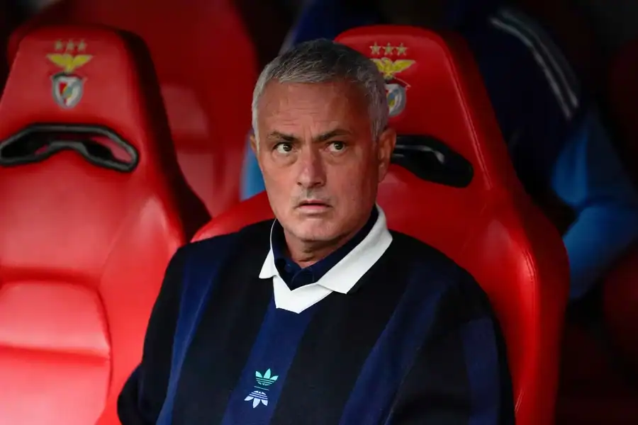 José Mourinho deixa o Benfica e retorna ao Real Madrid após 13 anos