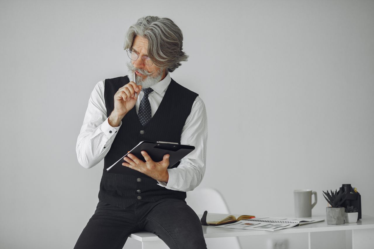 TFSA vs. RRSP in retirement: Which account should you draw from first?