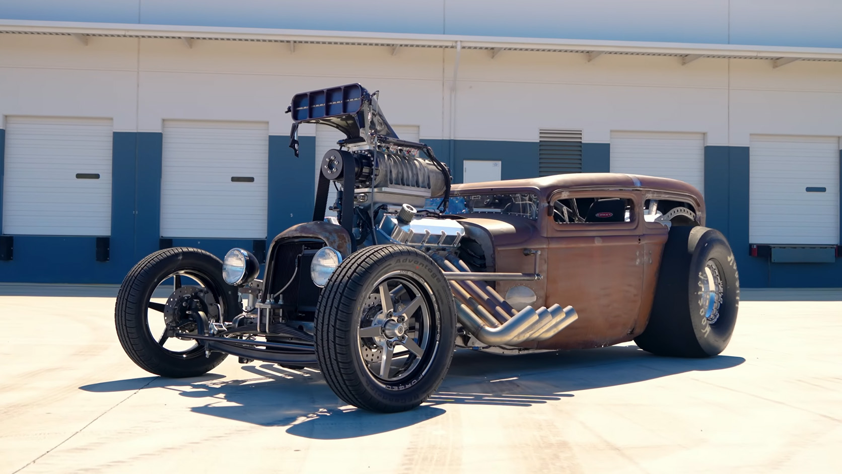 950 HP big-block power transforms this '32 Ford hot rod