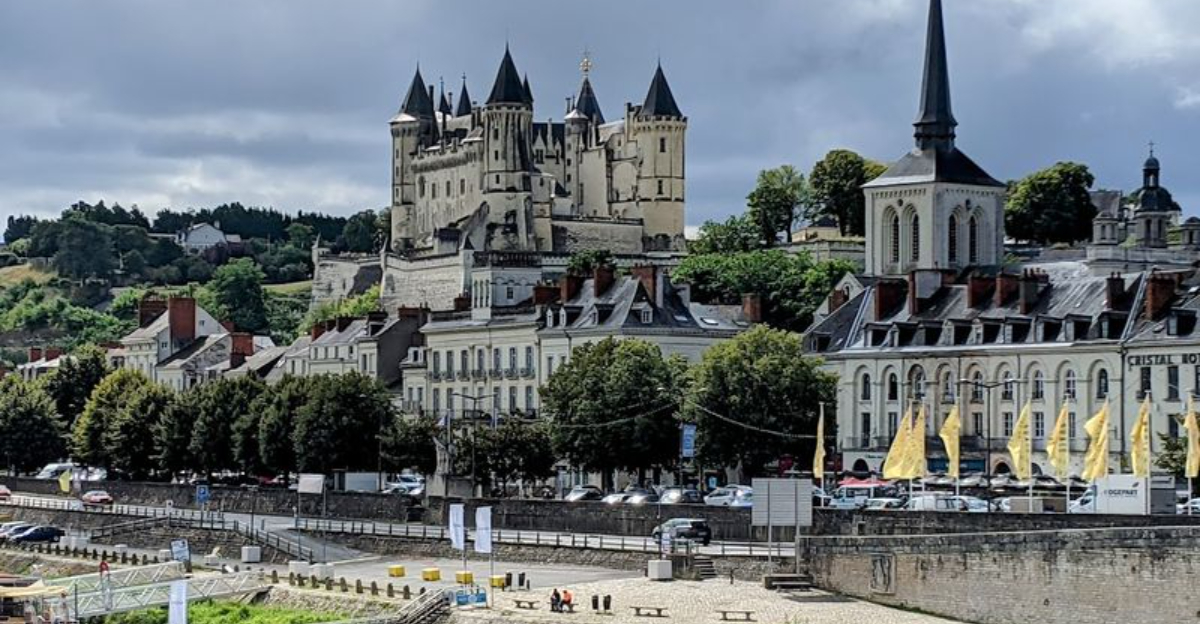 14 most charming small towns in France for coastal views, wine, and castles