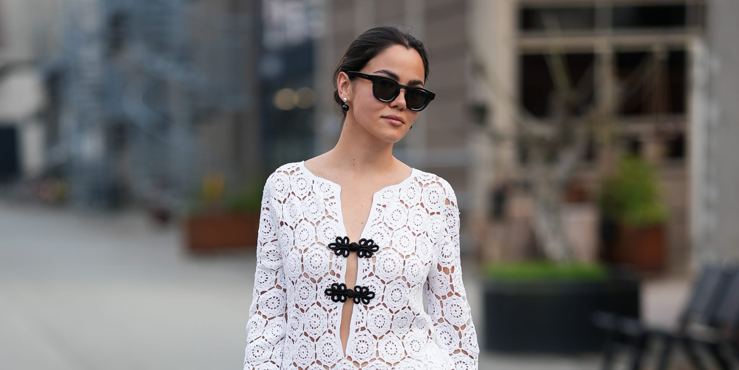 Mango confirma la vuelta del ganchillo con un vestido blanco que parece ...