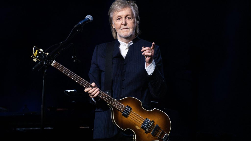 27 singers from the ’70s who are still performing today